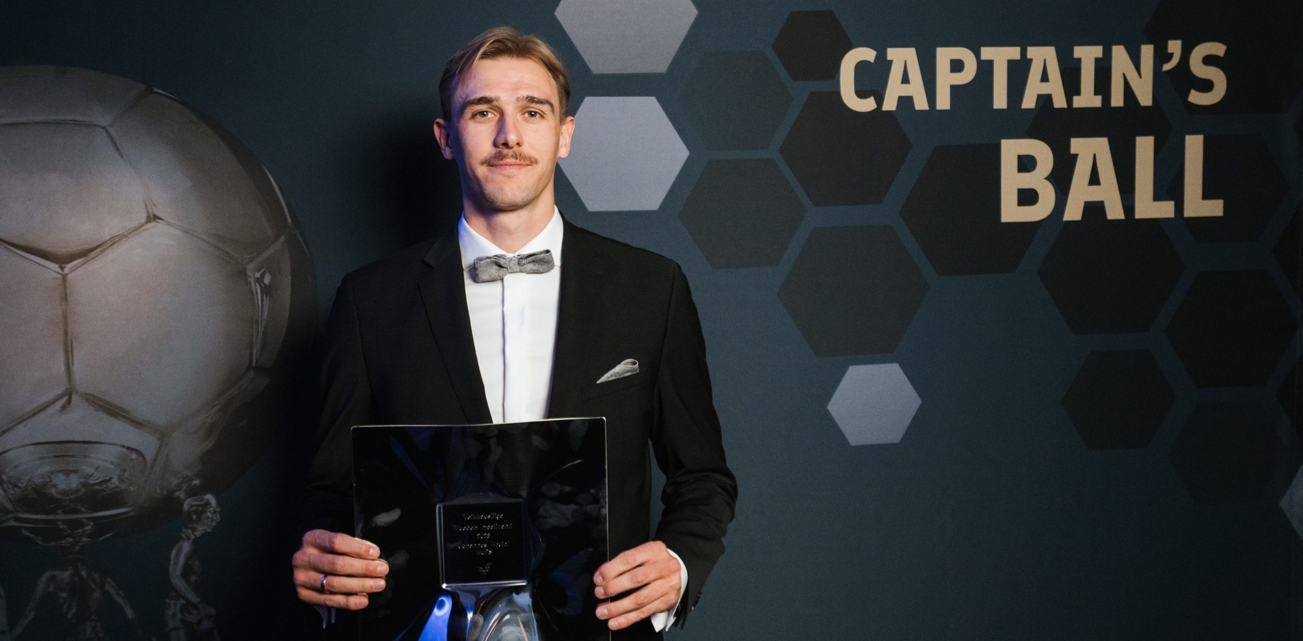 Keltamustaa palkintosadetta Captain's Ball-gaalassa 2023 - KuPS ...