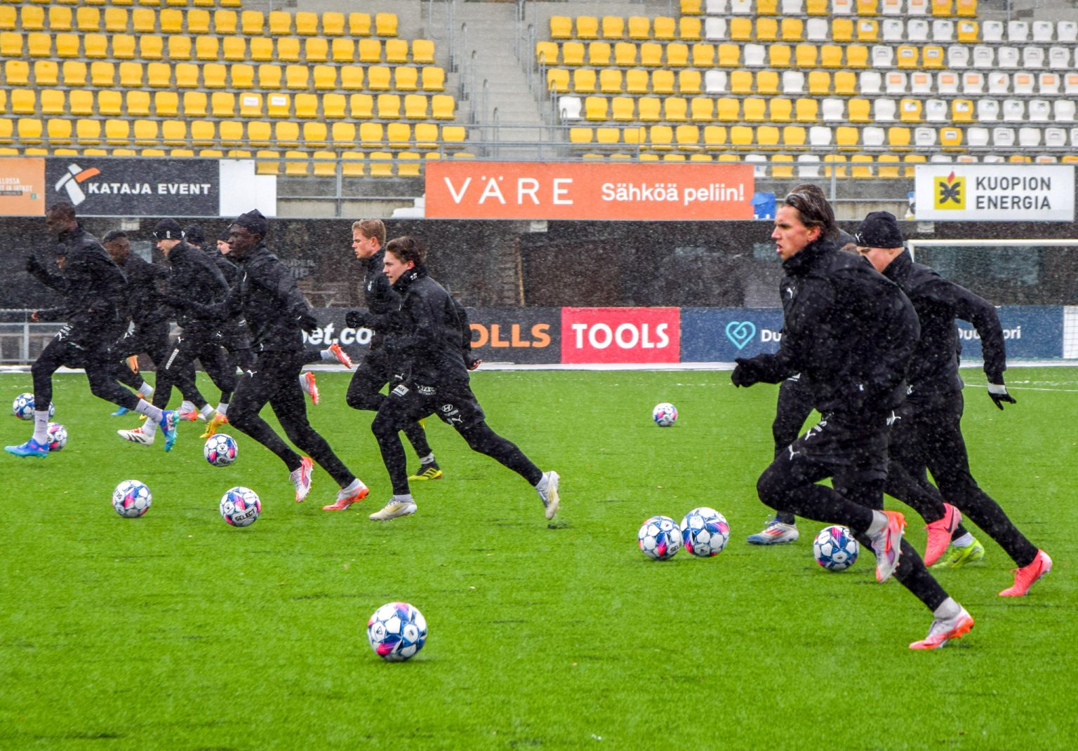 KuPS siirtyi treenaamaan ulkokentälle - KuPS - Kuopion Palloseura